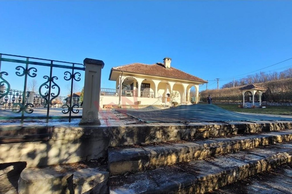 Luksuzna vila kod Čačka, sa bazenom i pogledom na Moravu