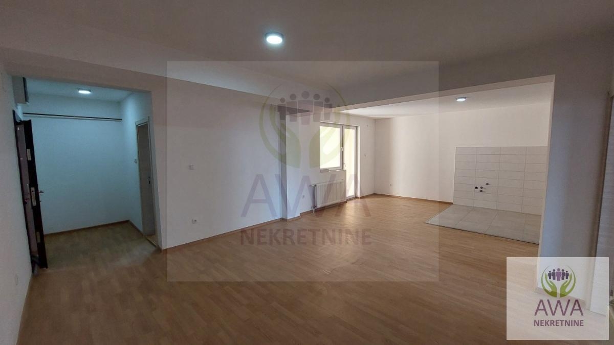 Apatin, Novi stan 82 m2, I sprat