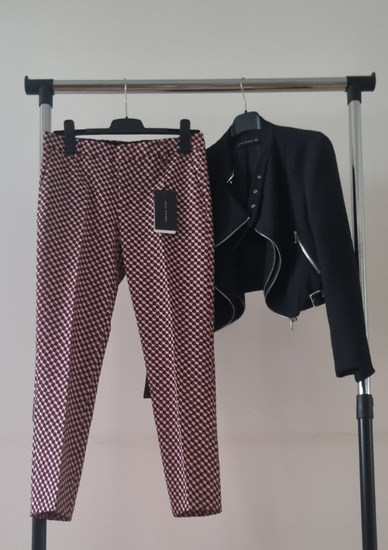 Zara pantalone sa geometrijskim printom NOVE