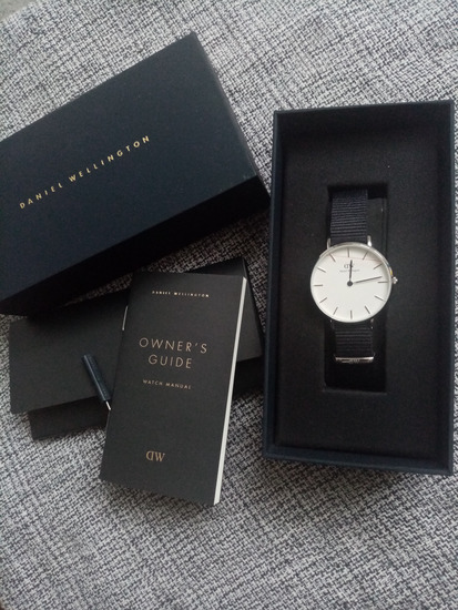 Daniel Wellington sat, novo