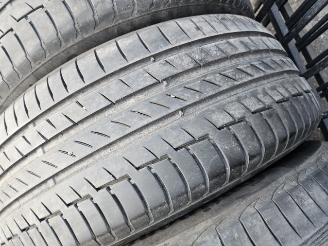 225/55 R19 Continental
