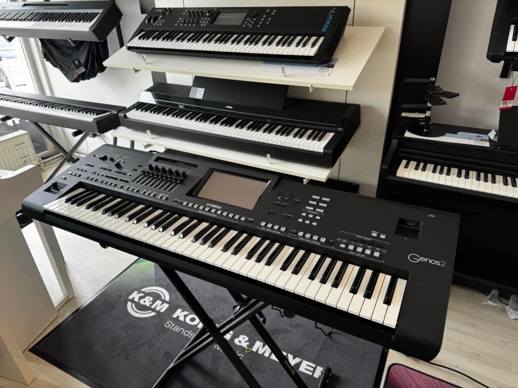 Prodajni Novi Yamaha Genos2 XXL set / Yamaha Genos XXL 76-tipki, Motif XF8, Yamaha PSR-SX900, Yamaha PSR-A5000, Korg Pa5X 61-tipki, Korg PA-1000 61 tipki, Yamaha Montage 8