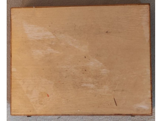 Starinska drvena kutija 32x25x4.5 cm Moze da se koristi