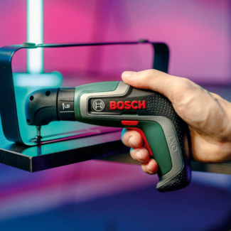 Bosch Akumulatorski odvrtač IXO 7 sa 2 nastavka i setom bitova 10 kom, 06039E0021