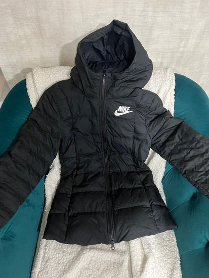 Nike strukirana jakna