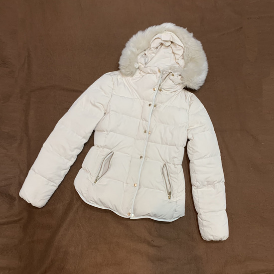 201. Zara bela perjana zimska jakna