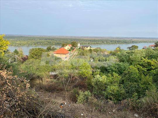 Građevinski plac S.Slankamen sa pogledom na Dunav