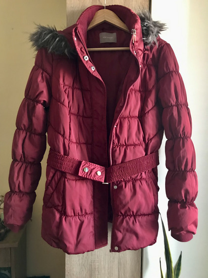 Orsay zimska jakna sa kapuljacom, super stanje