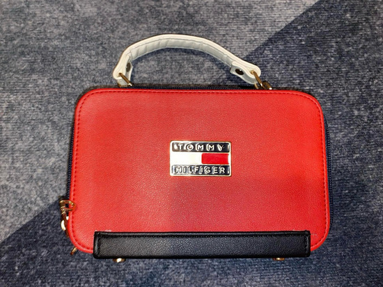 Tommy Hilfiger torbica SNIZENO