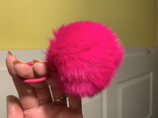 Pink gumica za kosu od pravog krzna