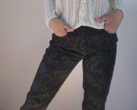 Crne pantalone