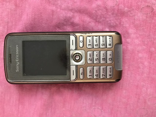 Mobilni telSony Ericsson K320i zlatne boje za kolekciju