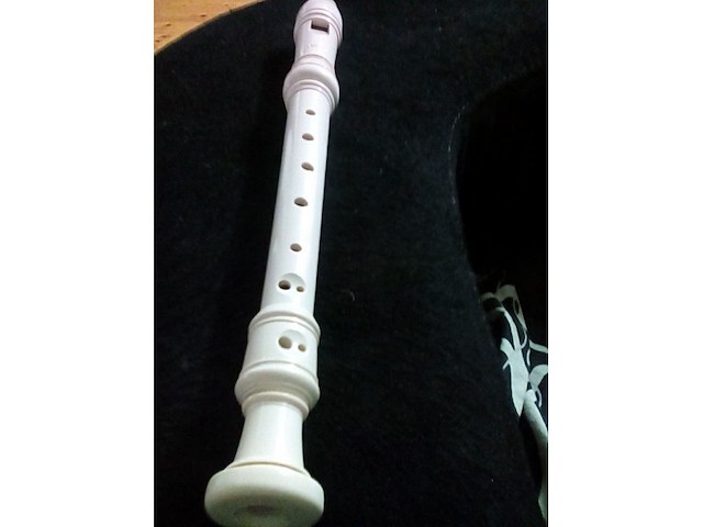 Flauta Yamaha bela proizvedena u Indoneziji