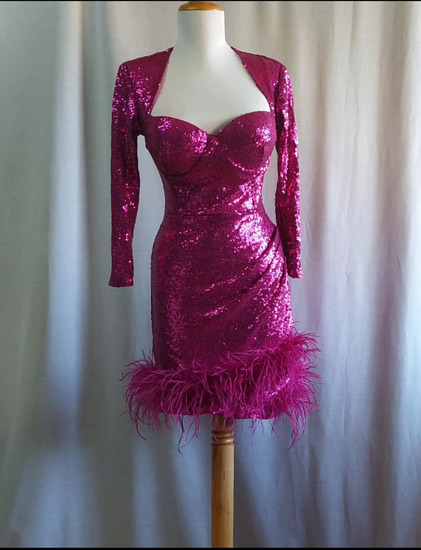 Roze šljokičava haljina