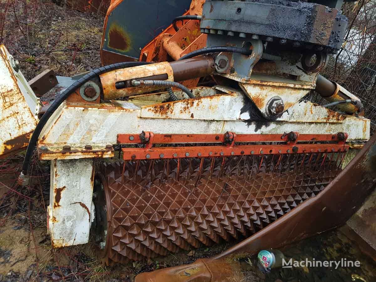 Excavator mounted machine for slope seeding malčer za bager