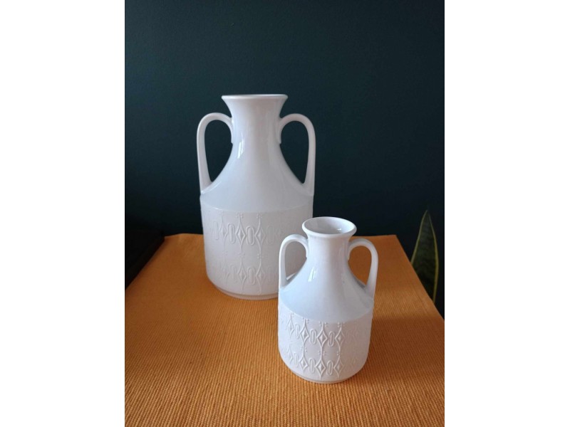 dve porcelanske vaze