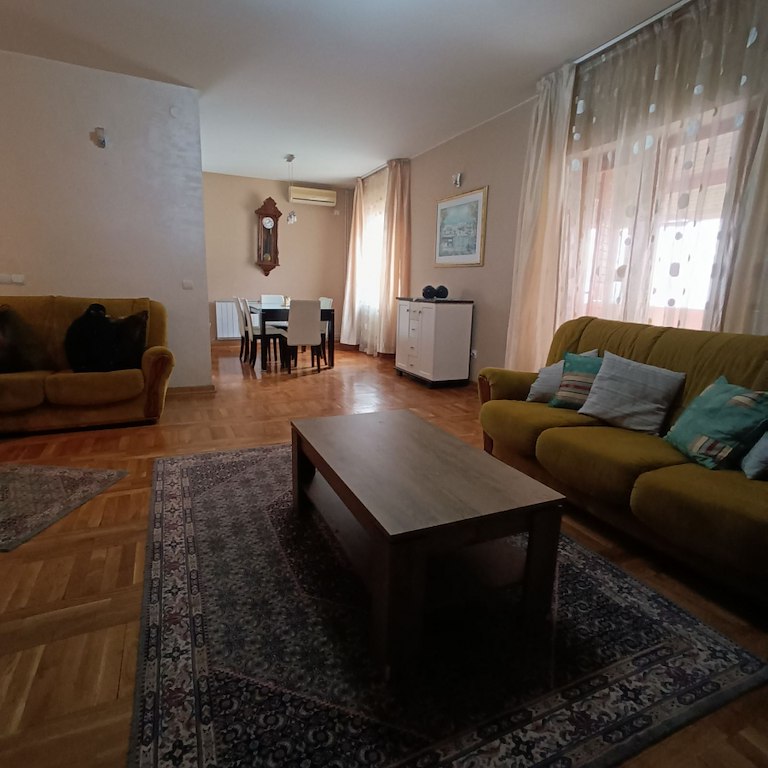 VOZDOVAC VOJVODE VLAHOVICA 215m2 , 2T , 430000e