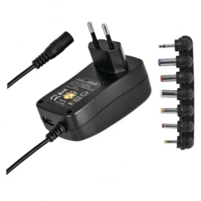 ADAPTER UNIVERZALNI STRUJNI 2250 mA+USB izlaz 5 V-2 A