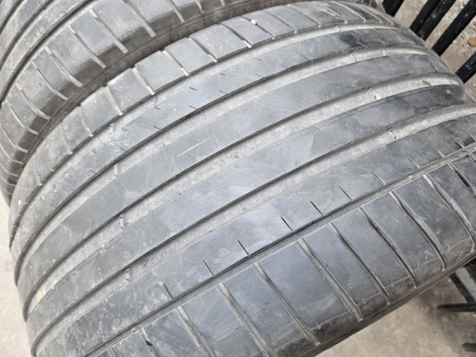 295/35 R21 MICHELIN