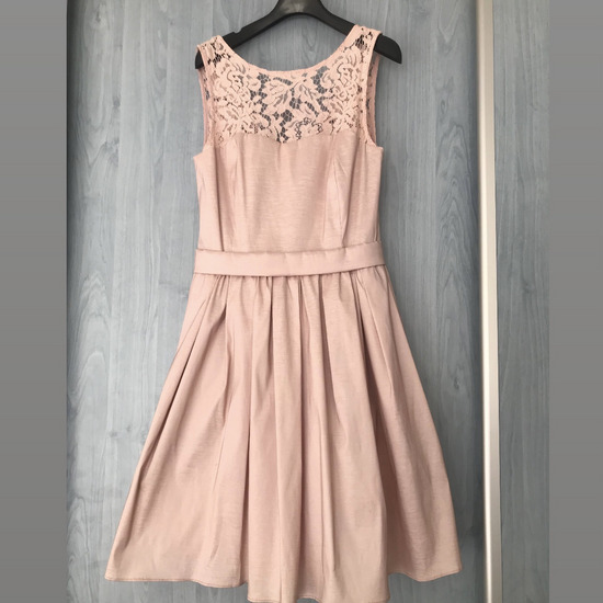 Elegantna roza haljina