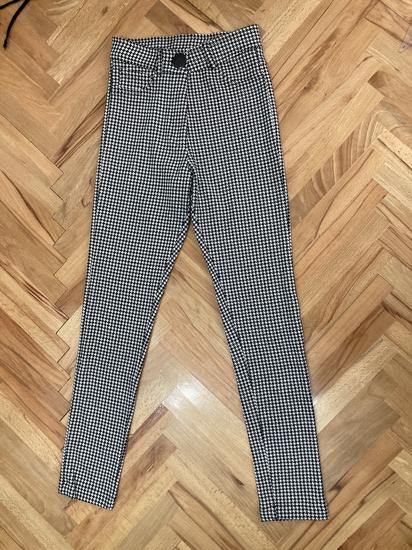 Crno bele pantalone