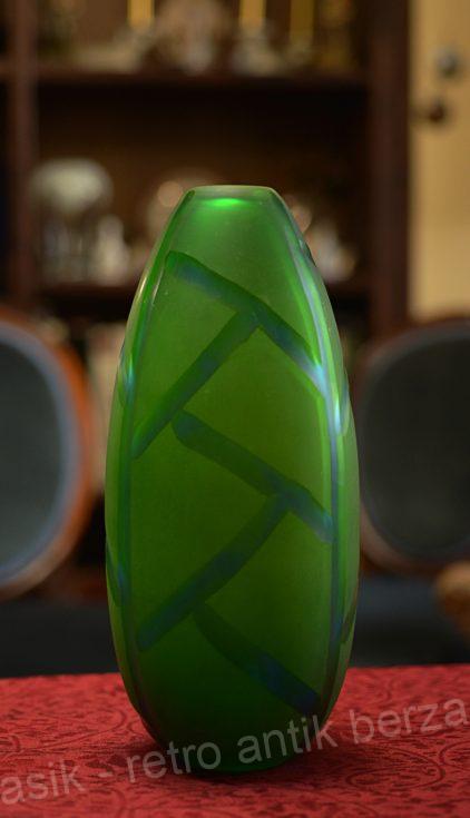 Zelena vaza rad italijanskog majstora