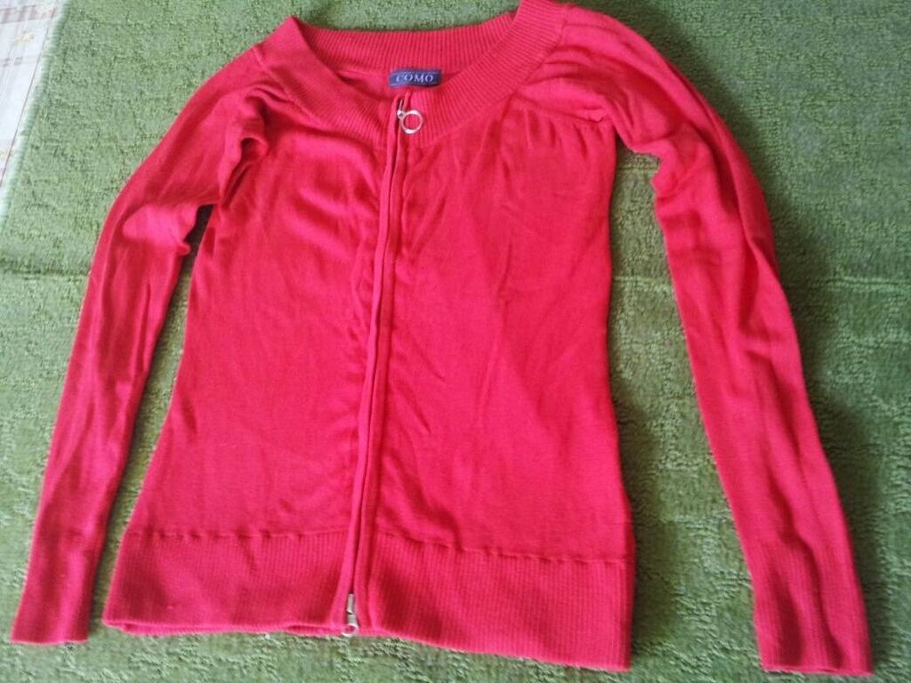 Crvenia bluza Polovna bluza mada može biti i tanji džemperak, čamac