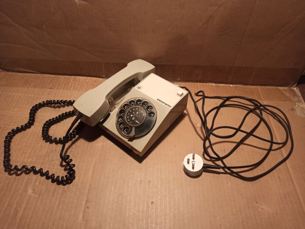 Stari telefon ISKRA iz doba SFRJ