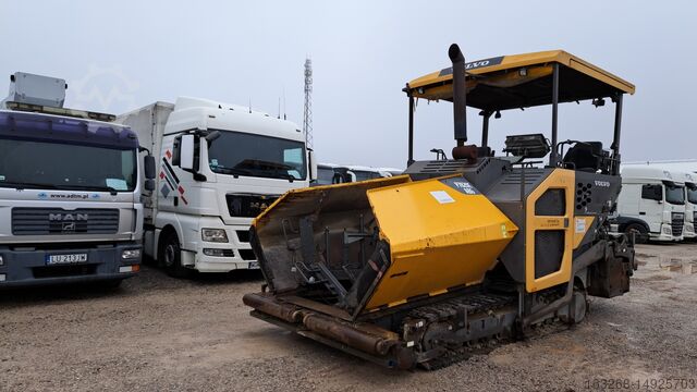 Asfalt paver
VOLVO P7820C