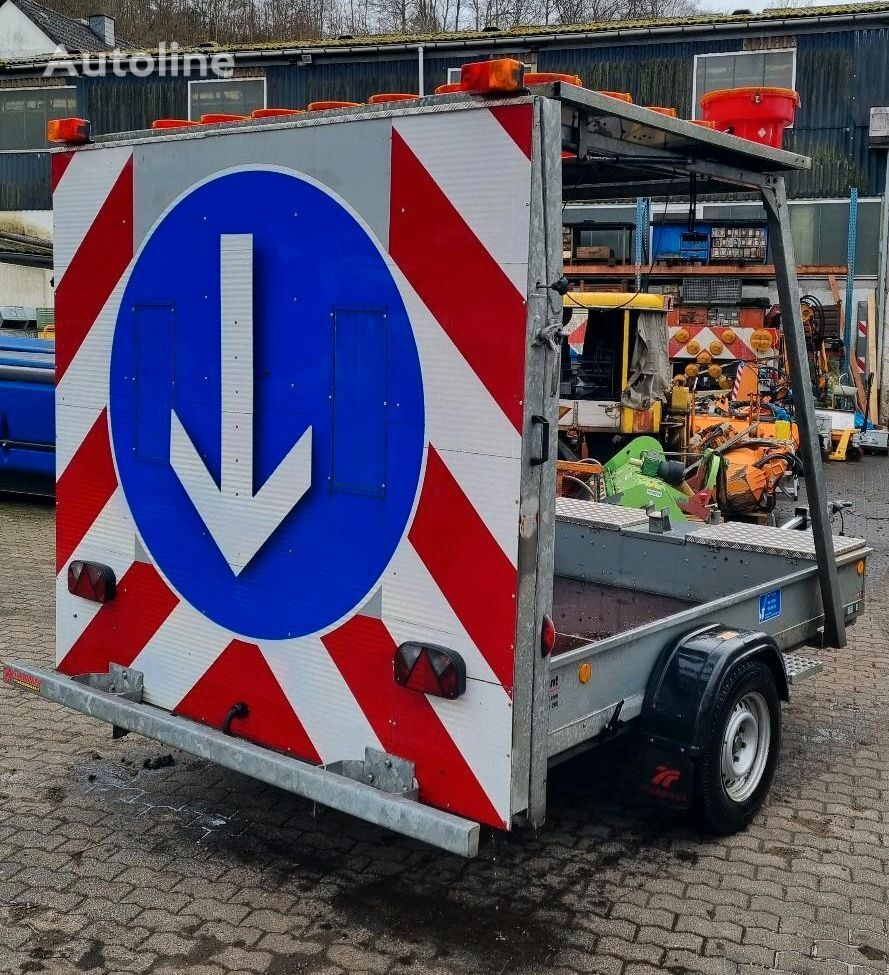 Trebbiner LED Absperrtafel 2019 FAT Sperrwand Verkehrsleittafel auto prikolica