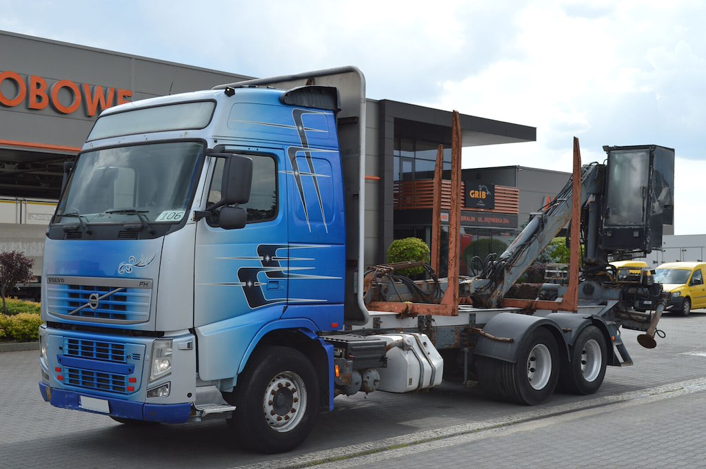 Volvo FH 13 520 FOR TRANSPORTING WOOD kamion za prevoz drva