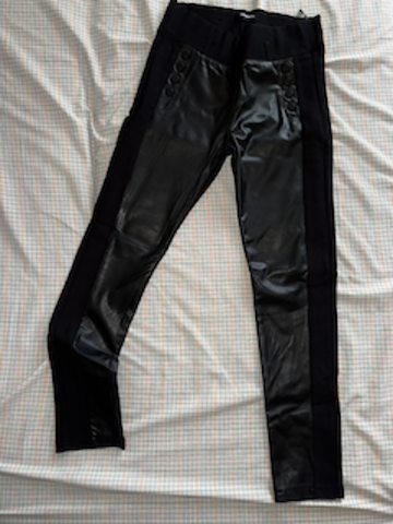 Crne pantalone (prednji deo kožni)