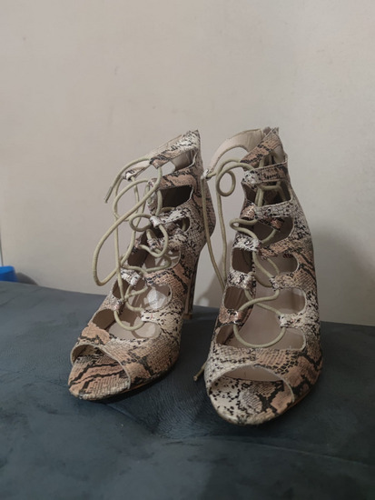 Sandale sa zmijskim printom
