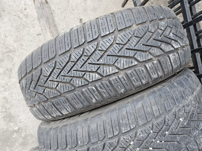 185/60 R15 Semperit