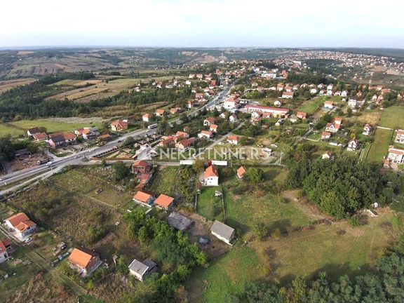 Baćevac, zpočeta gradnja, kod magistrale, 12,25 a ..