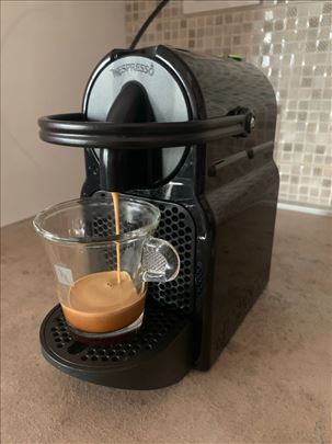 Nespresso Delonghi aparat za kafu - kao nov