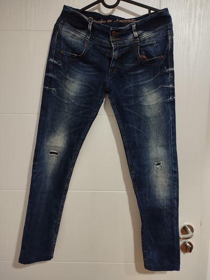 FREE FASHION JEANS