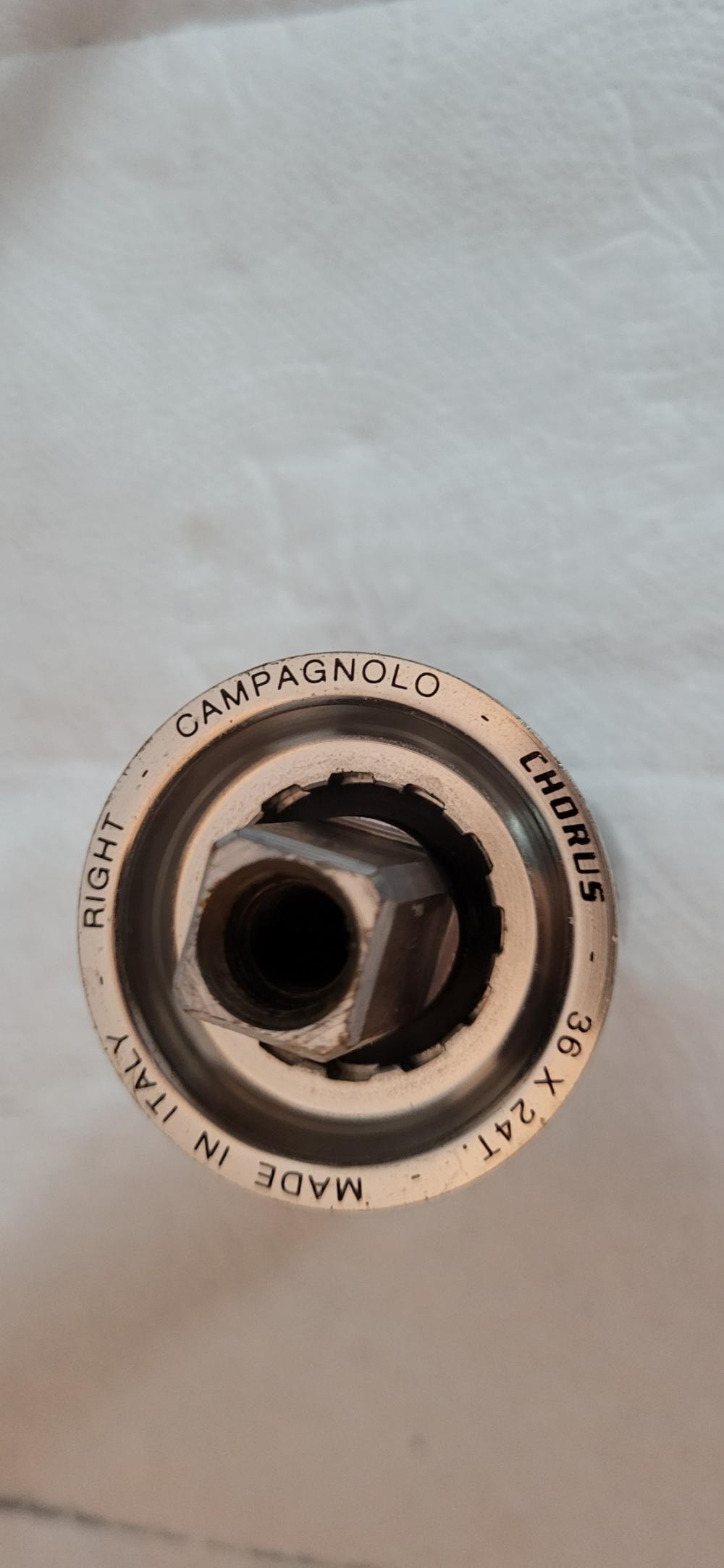 Campagnolo scorus osovina