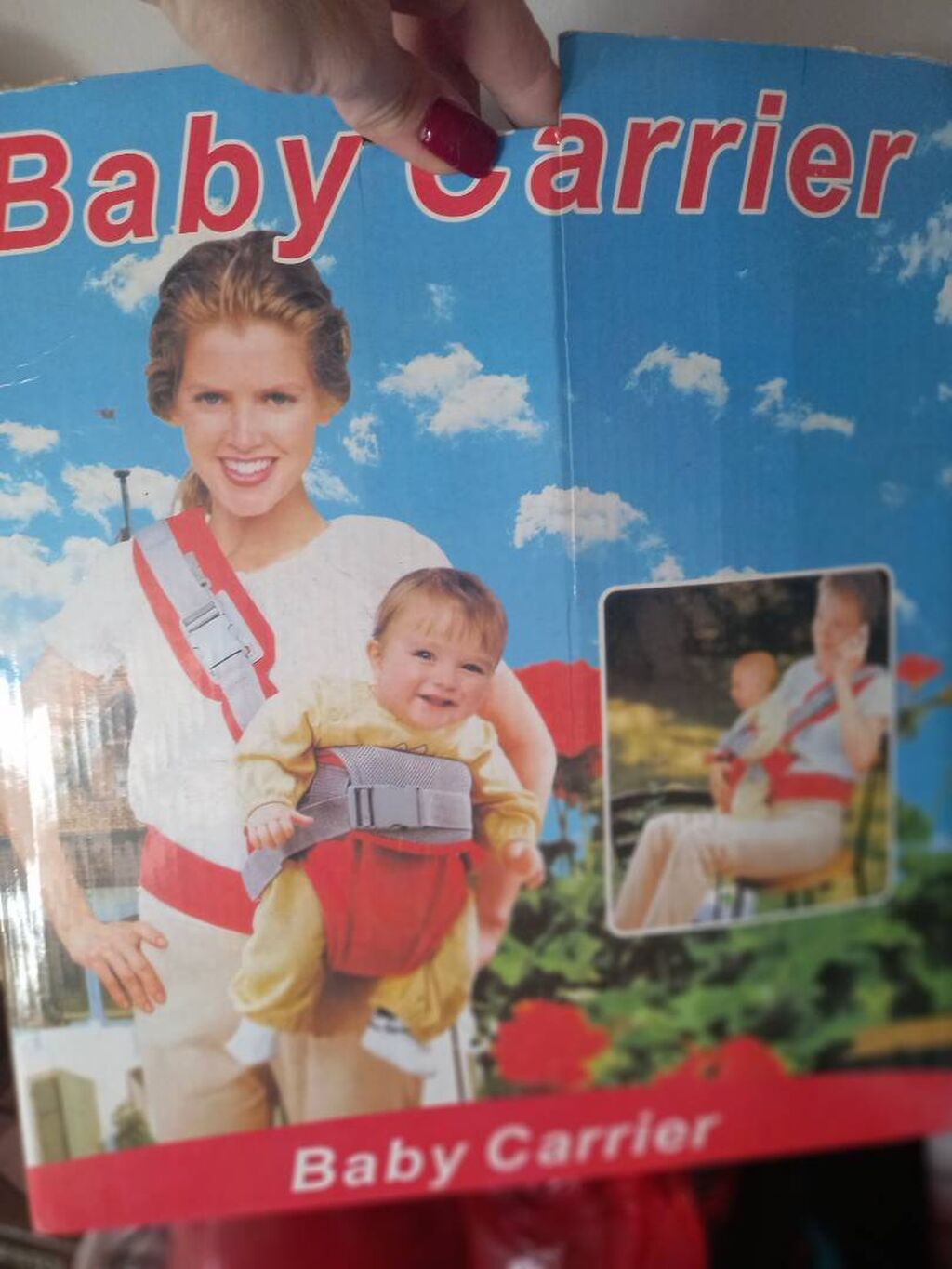Nova nosiljka za bebe kutija je pohabana od oremestanja ali se svakako