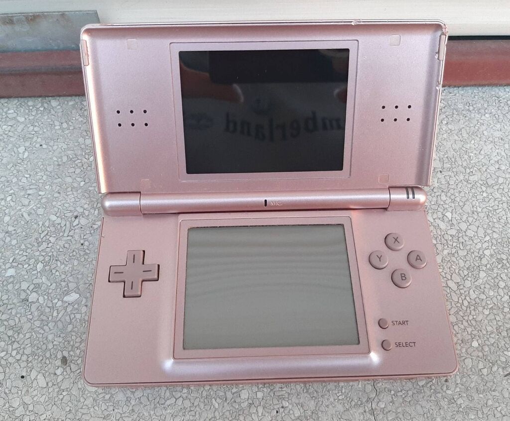 Nintendo DS Lite konzola U kompletu sa original punjačem, jednom