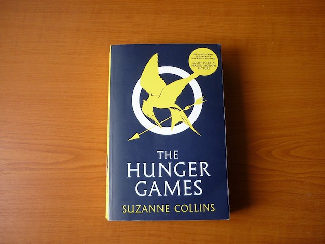 Suzanne Collins THE HUNGER GAMES