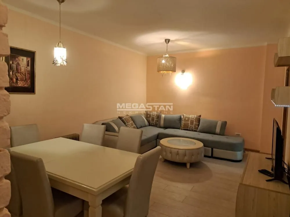 Izdavanje, trosoban stan, 55m2, Centar, Beograd