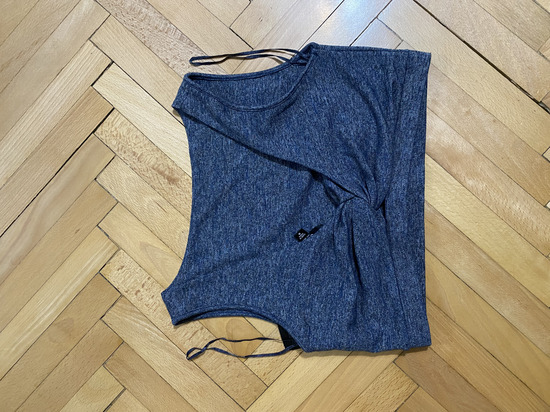 Guess top