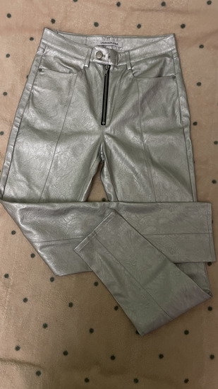 ❤️ Calvin Klein srebrne pantalone ❤️ novo