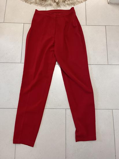 Crvene cigaret pantalone