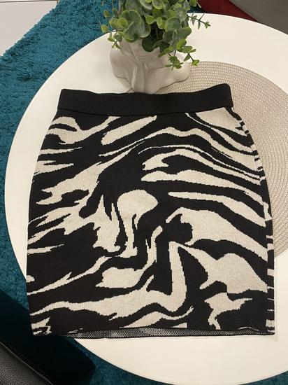 H&M suknja zebra