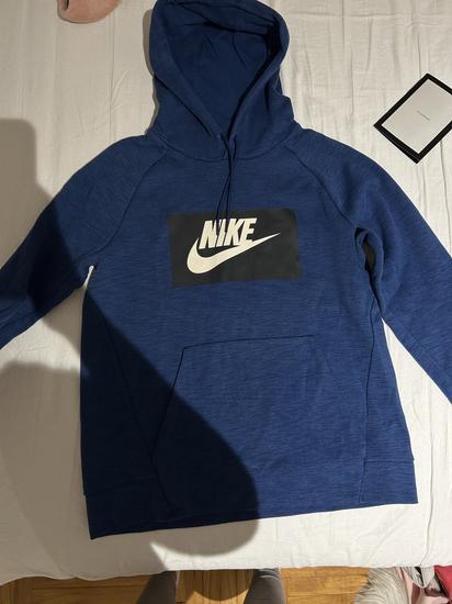 Nike duks M kao nov