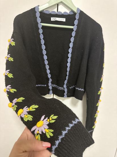 Zara nov dzemper