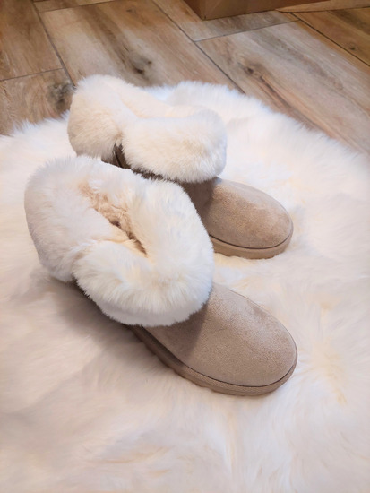 NOVE Ugg