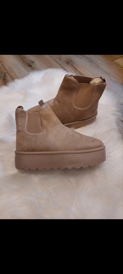 NOVE Ugg